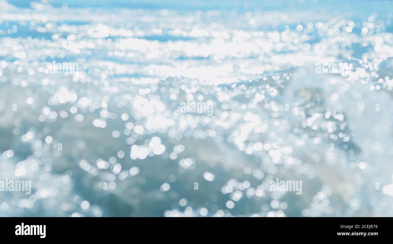 Crystal clear blue ocean splashes hi-res stock photography and images ...