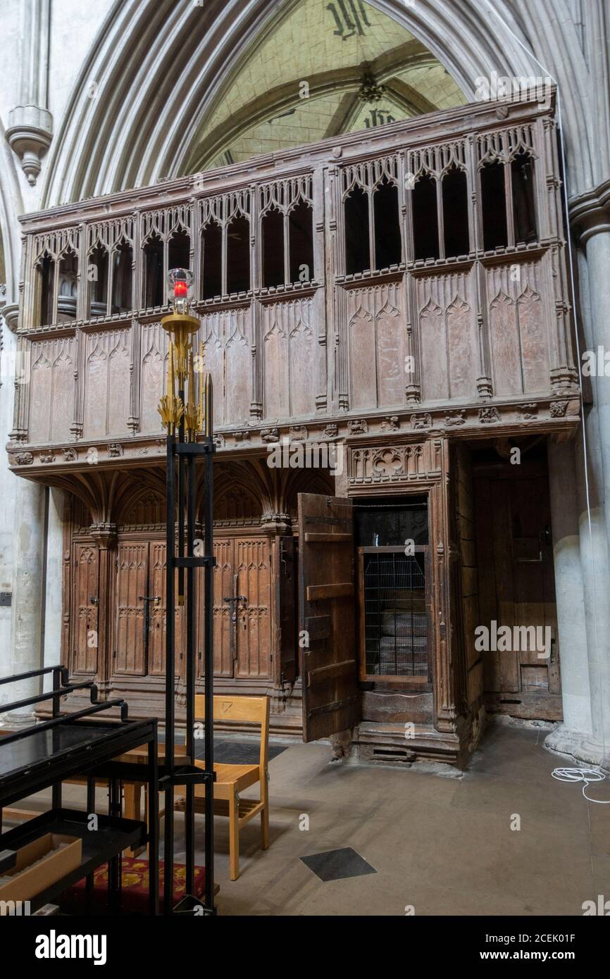 ''st albans cathedral'' interior hi-res stock photography and images ...
