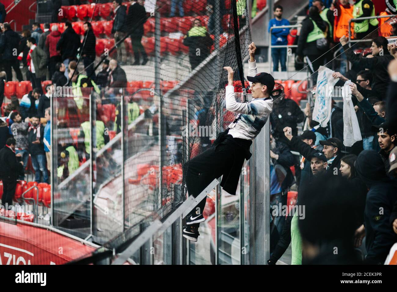 Enthusiastic crowd stadium hi-res stock photography and images - Alamy