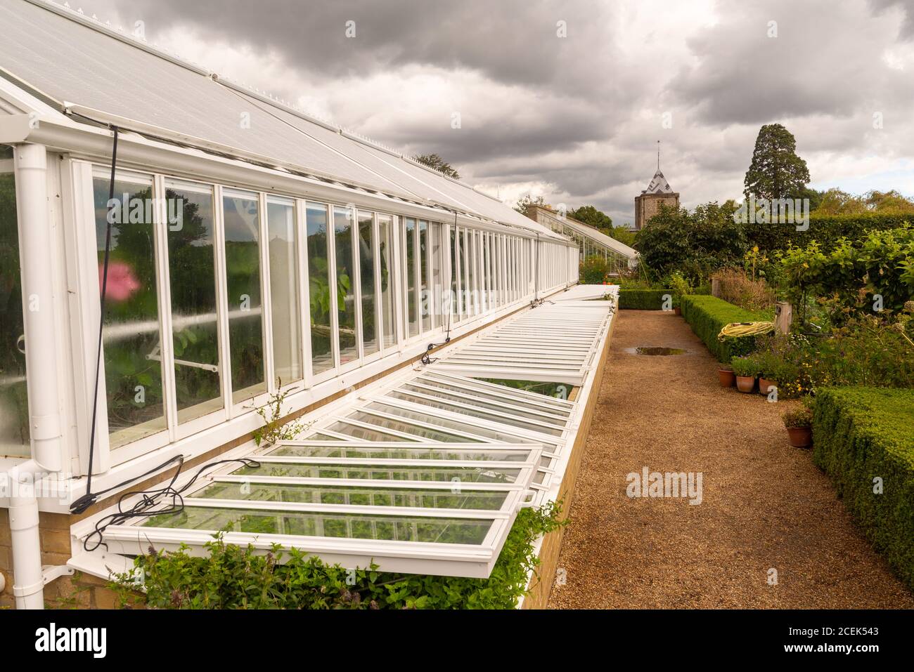 Greenhouse building hi-res stock photography and images - Alamy