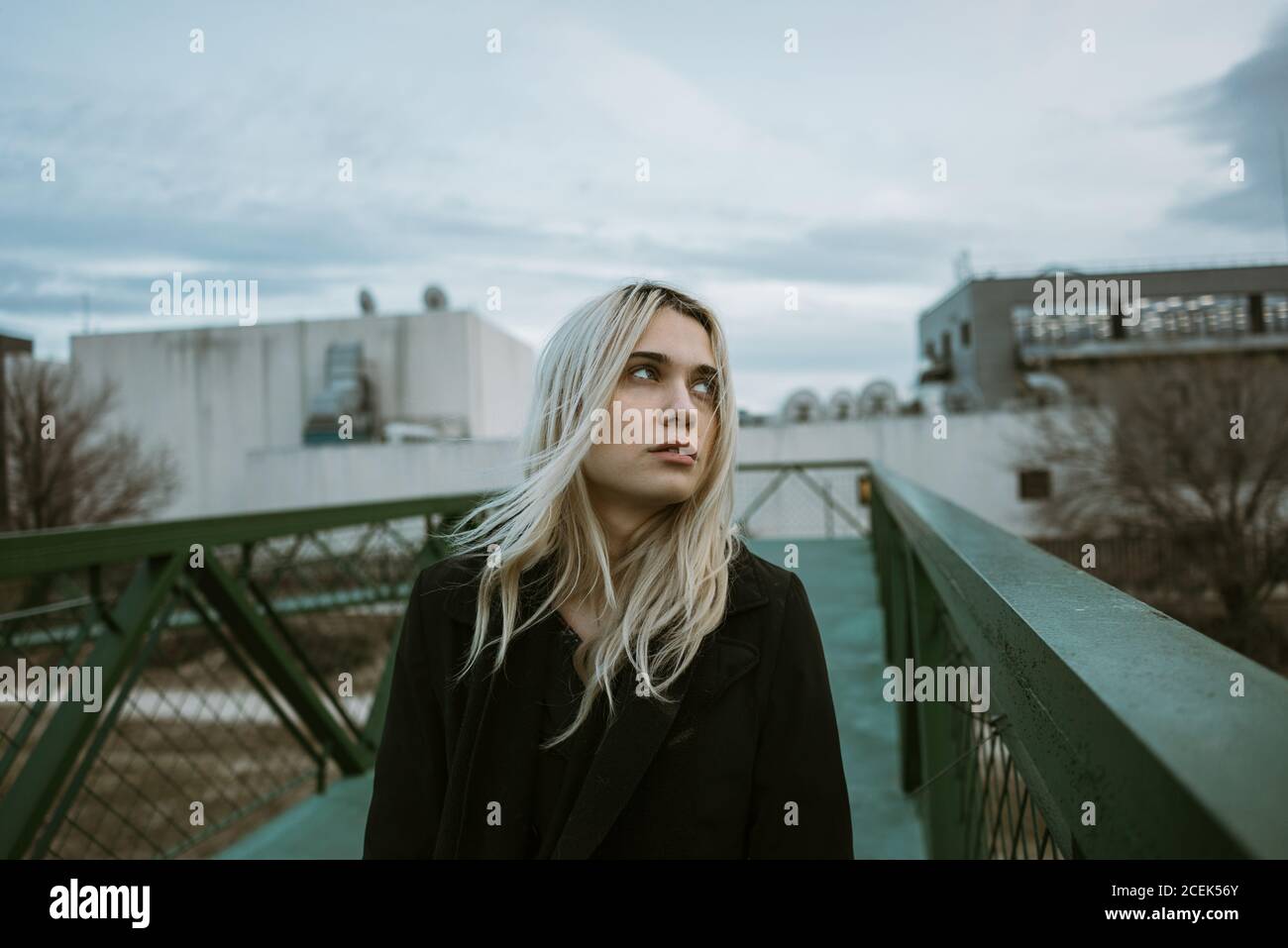 Woman sad bridge hi-res stock photography and images - Alamy