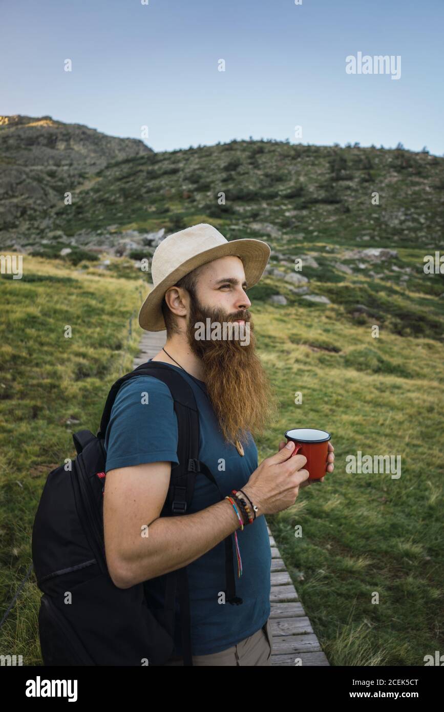Man standing in field hi-res stock photography and images - Alamy