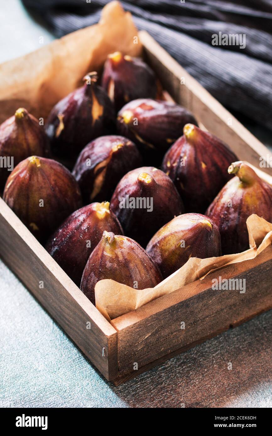 Box of figs hi-res stock photography and images - Alamy