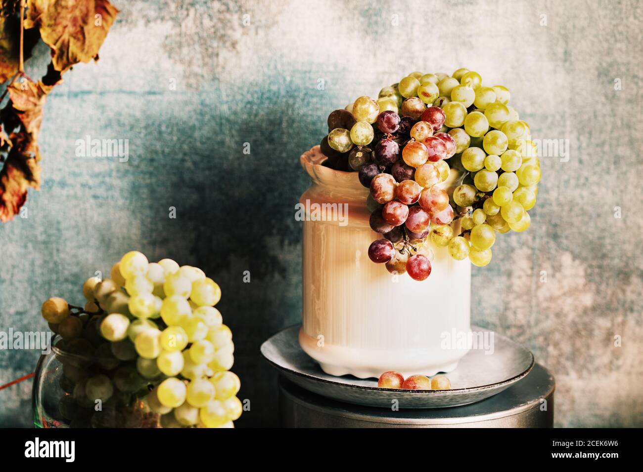 Grapes still life Stock Photo - Alamy