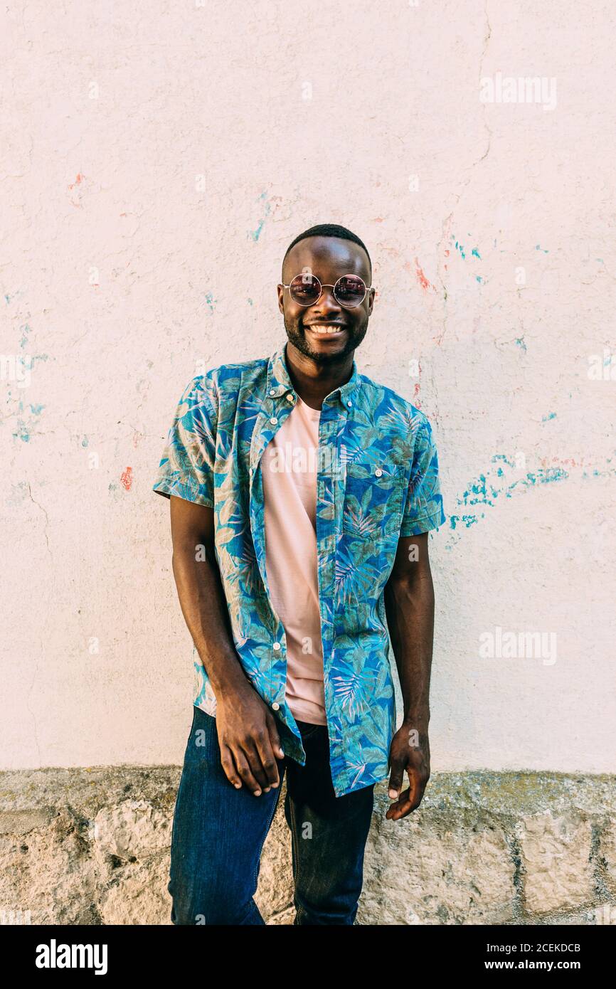 Handsome black man hi-res stock photography and images - Alamy