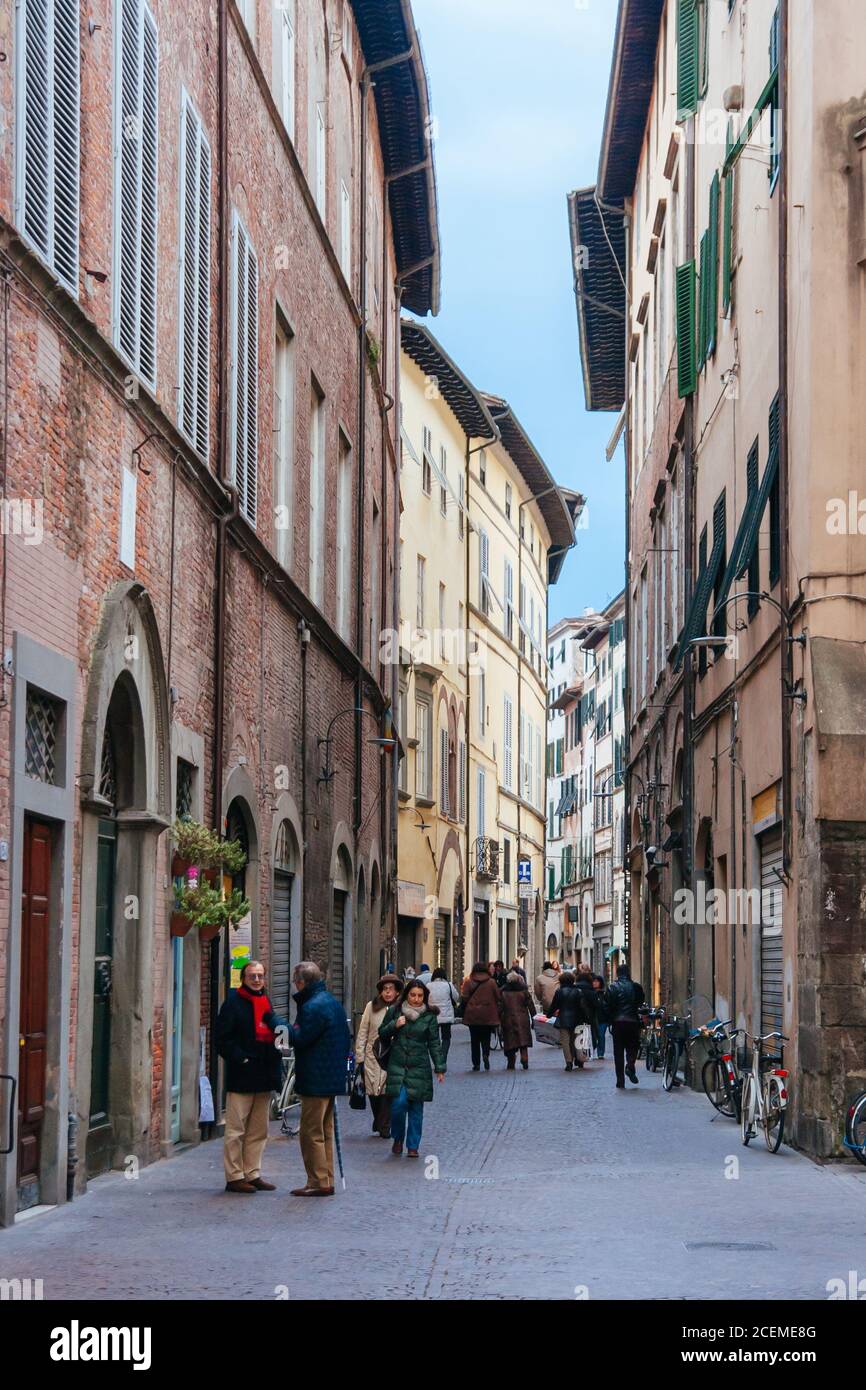 Cobblestone street in lucca hi-res stock photography and images - Alamy