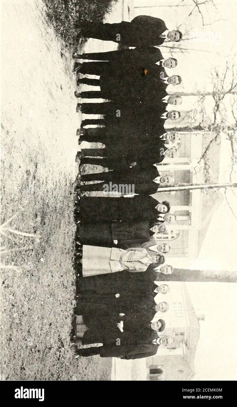 . The Quaker. THE Q^UAIhCELI^ Guilford College Faculty 1916 ...