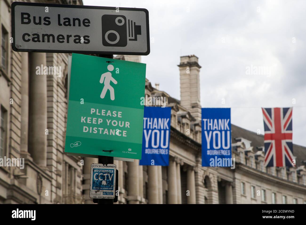 Please keep your distance signs hi-res stock photography and images - Alamy