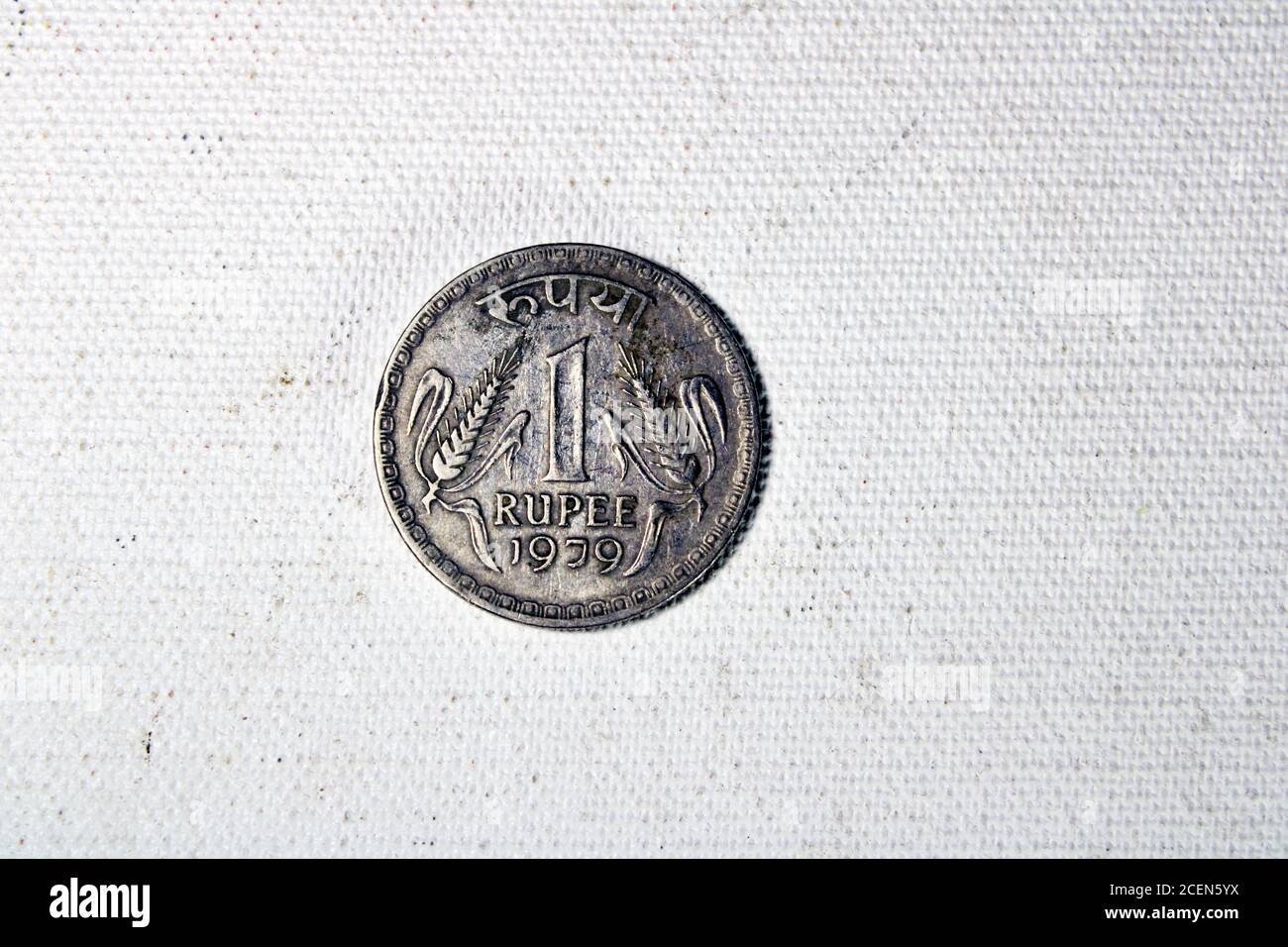 Indian one rupee coin hi-res stock photography and images - Alamy