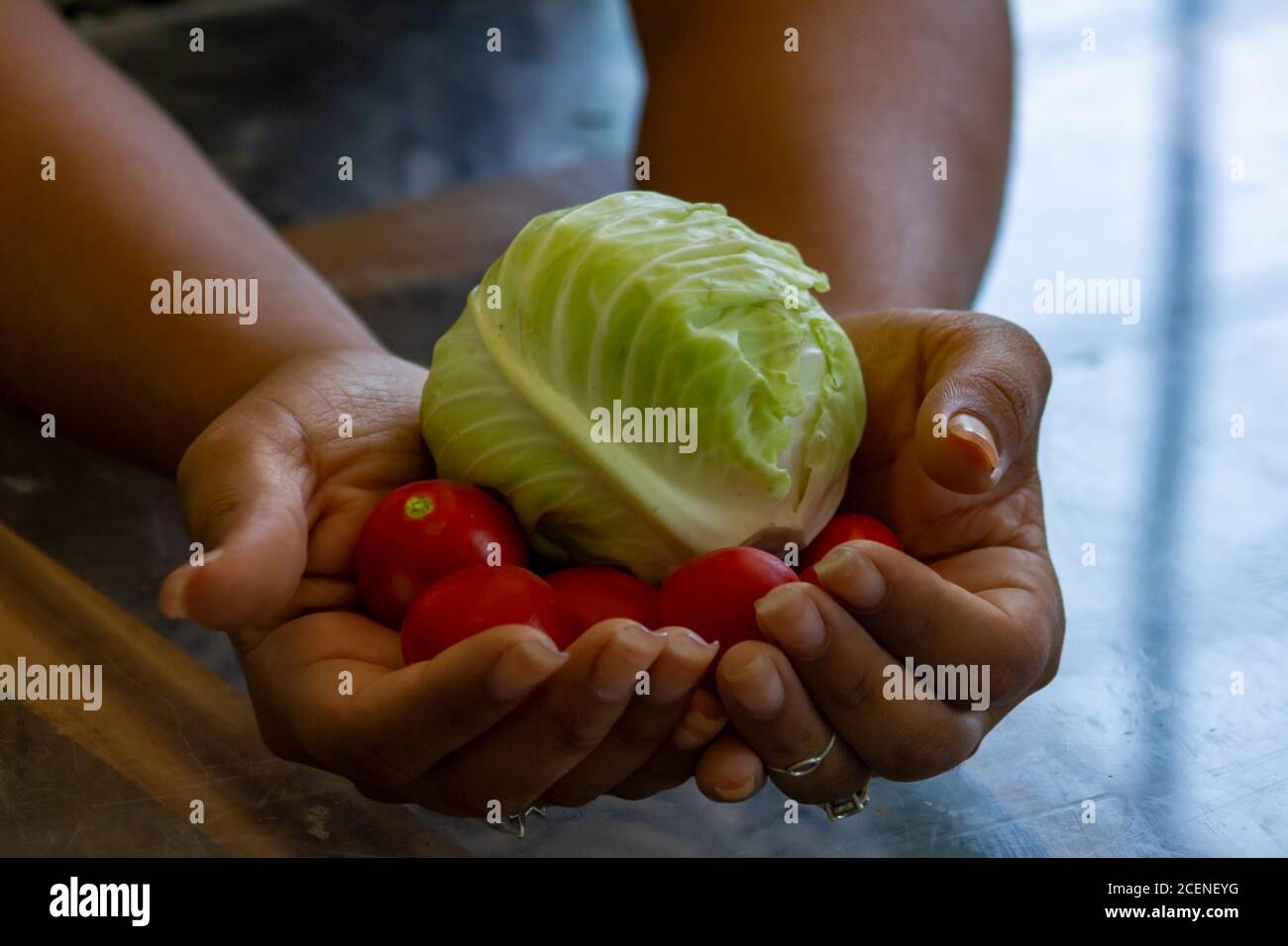 Tiny tomato hand hi-res stock photography and images - Alamy