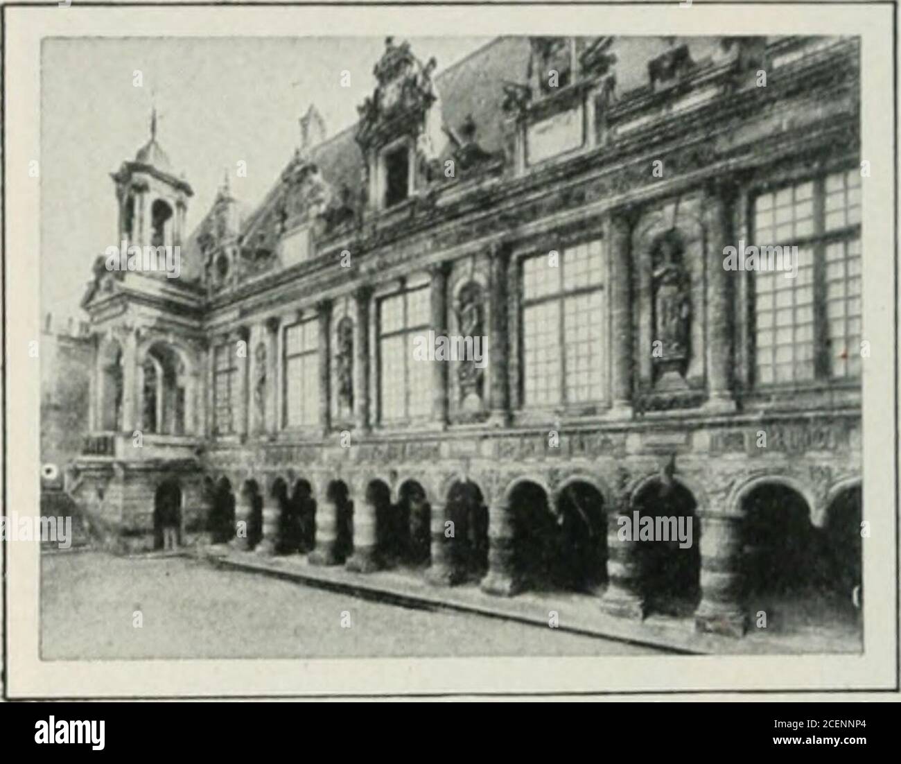 Lescot wing hi-res stock photography and images - Alamy