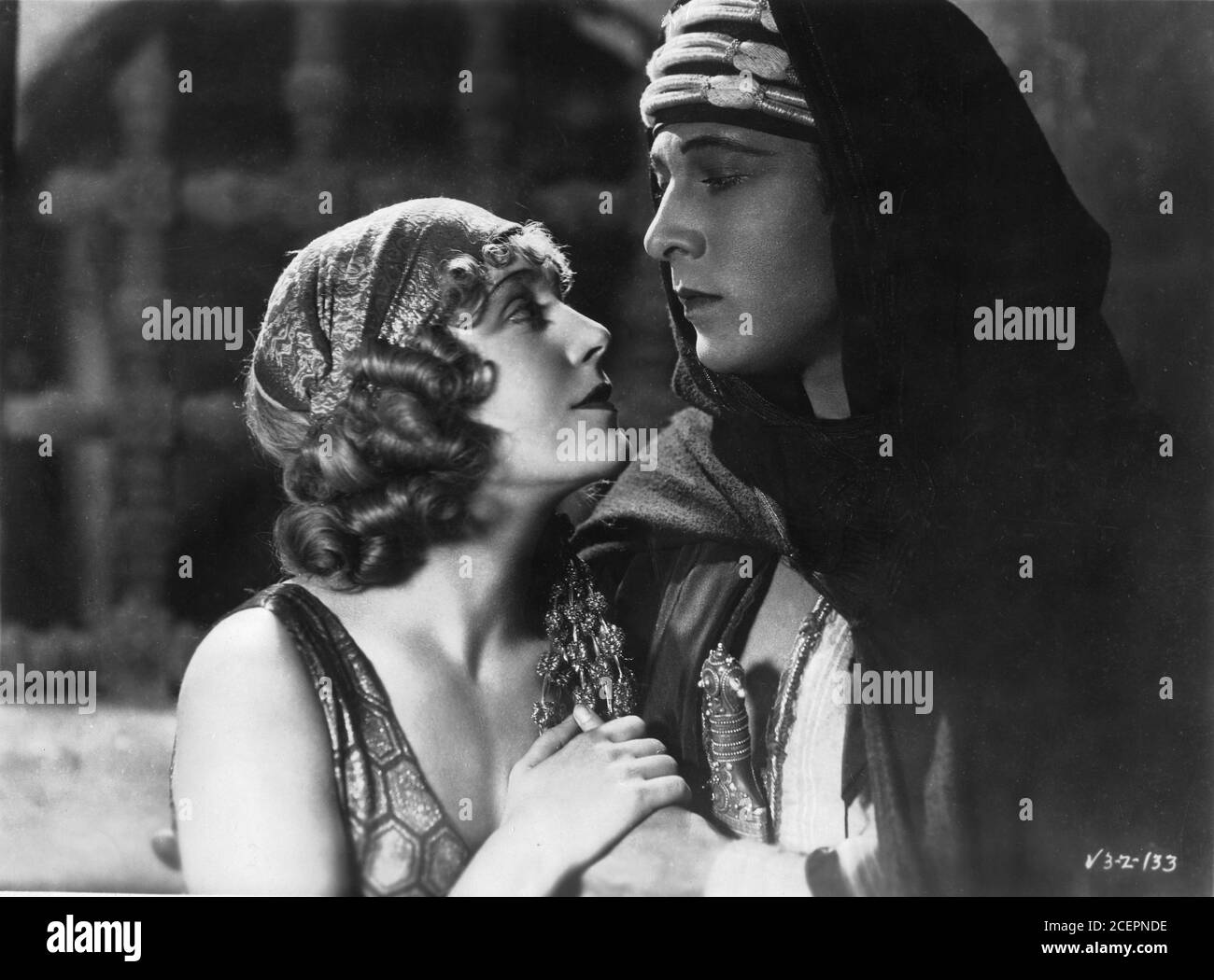 VILMA BANKY and RUDOLPH VALENTINO in THE SON OF THE SHEIK 1926 director ...