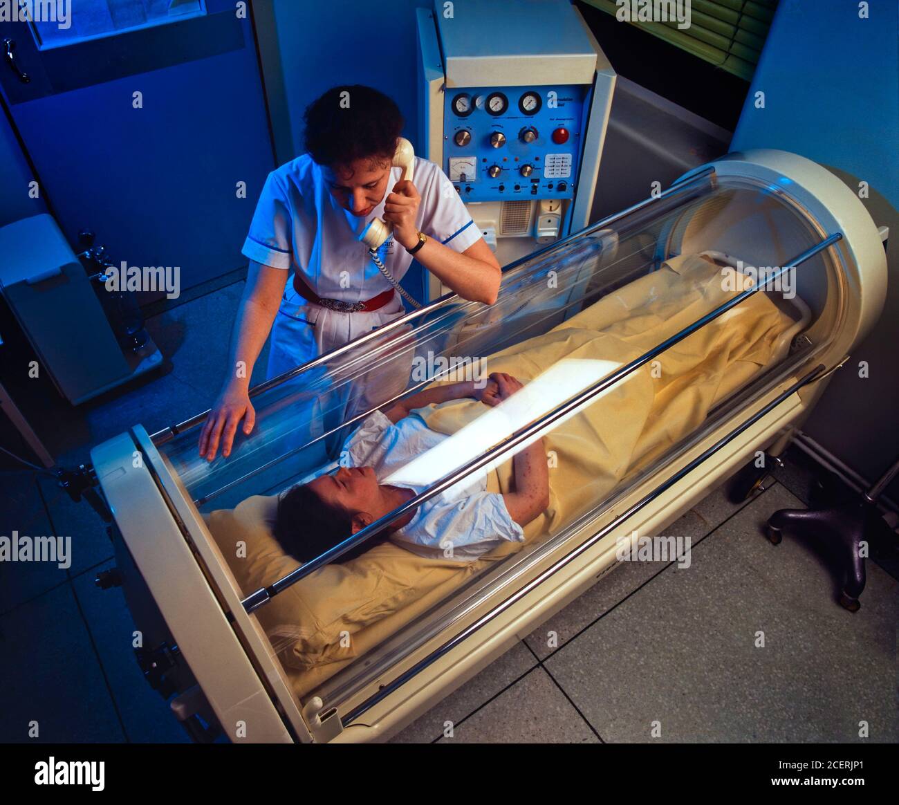 Hyperbaric Oxygen Therapy Stock Photo - Alamy