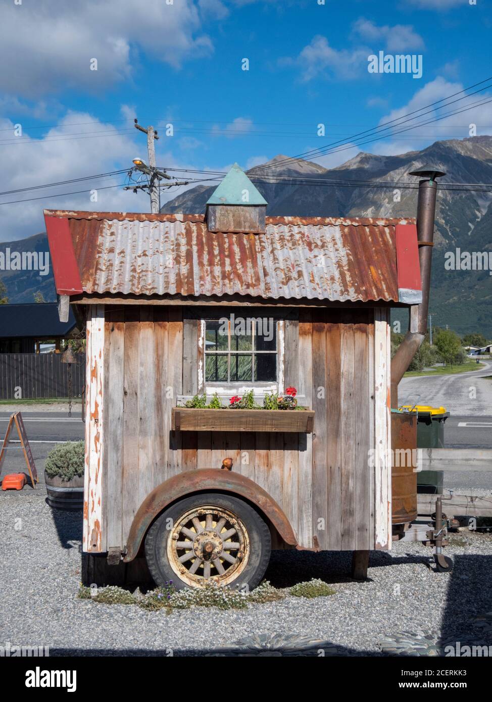 Old shepherds hut hi-res stock photography and images - Alamy