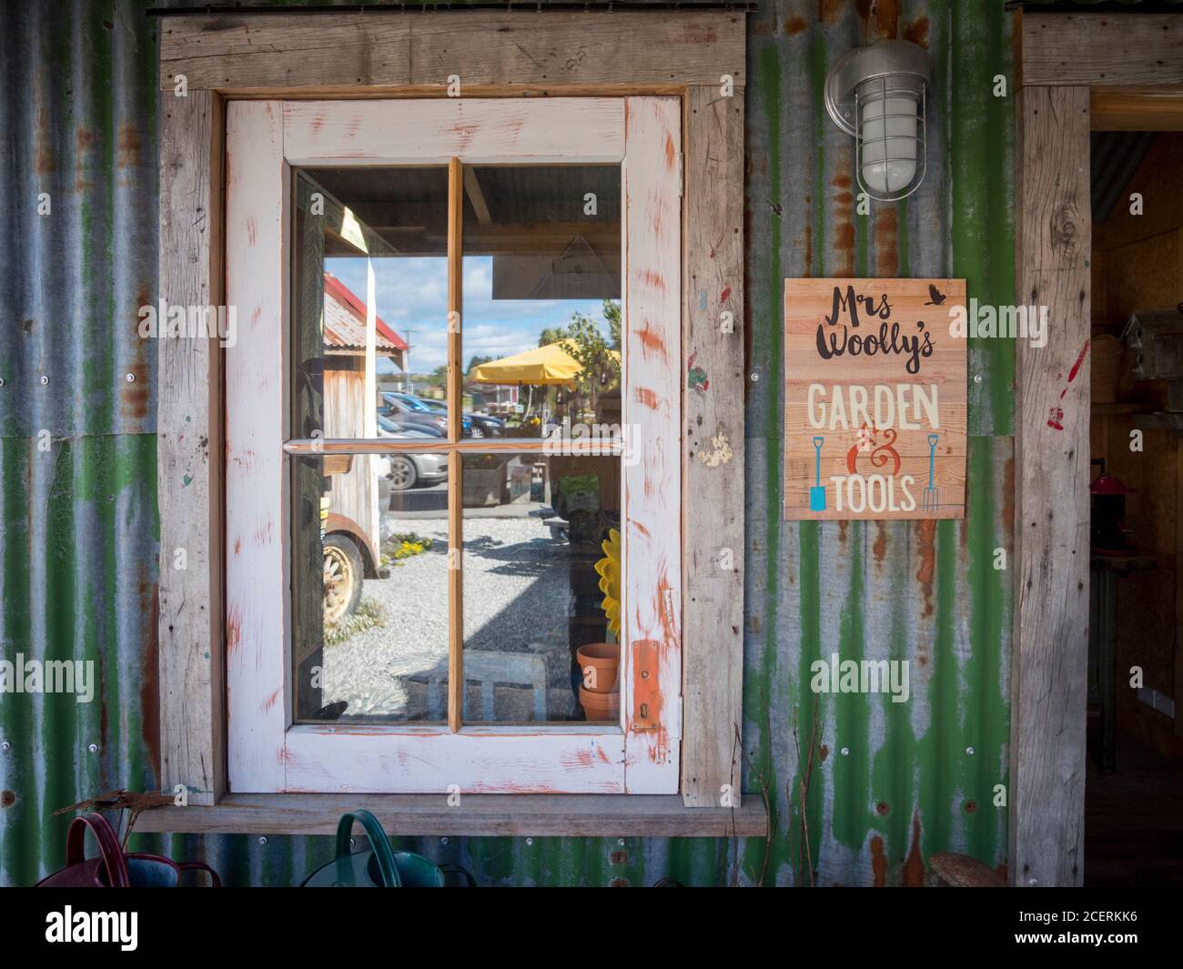 Corrugated iron shack hi-res stock photography and images - Alamy