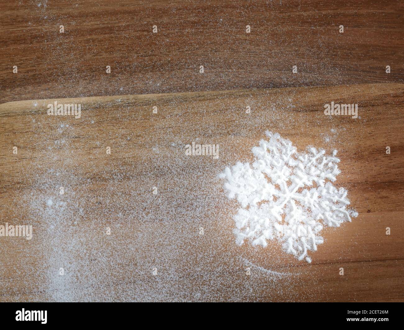 Snowflake from flour, flour on a wooden board Stock Photo - Alamy