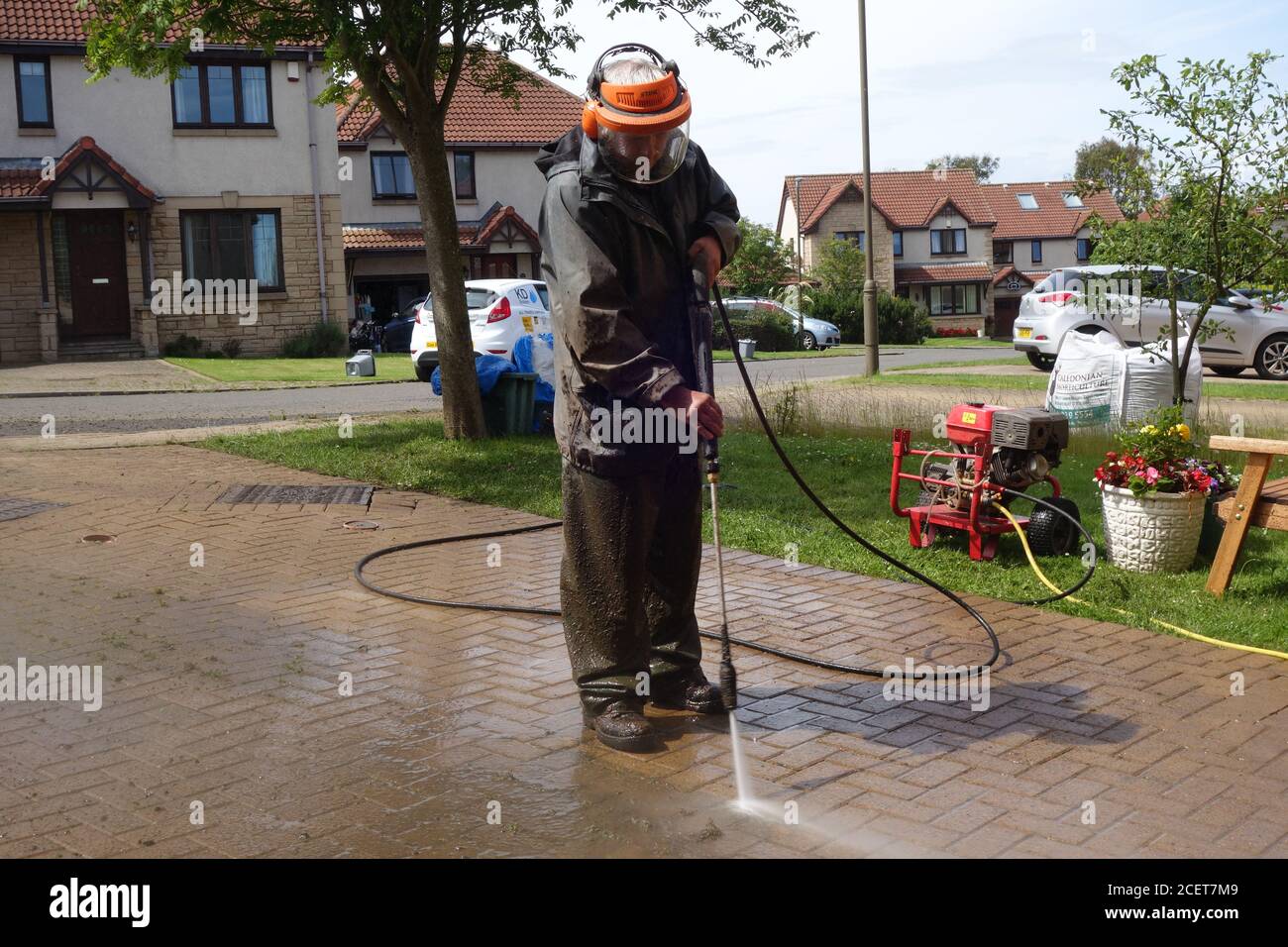 Man washing driveway using a pressure washer Stock Photo - Alamy