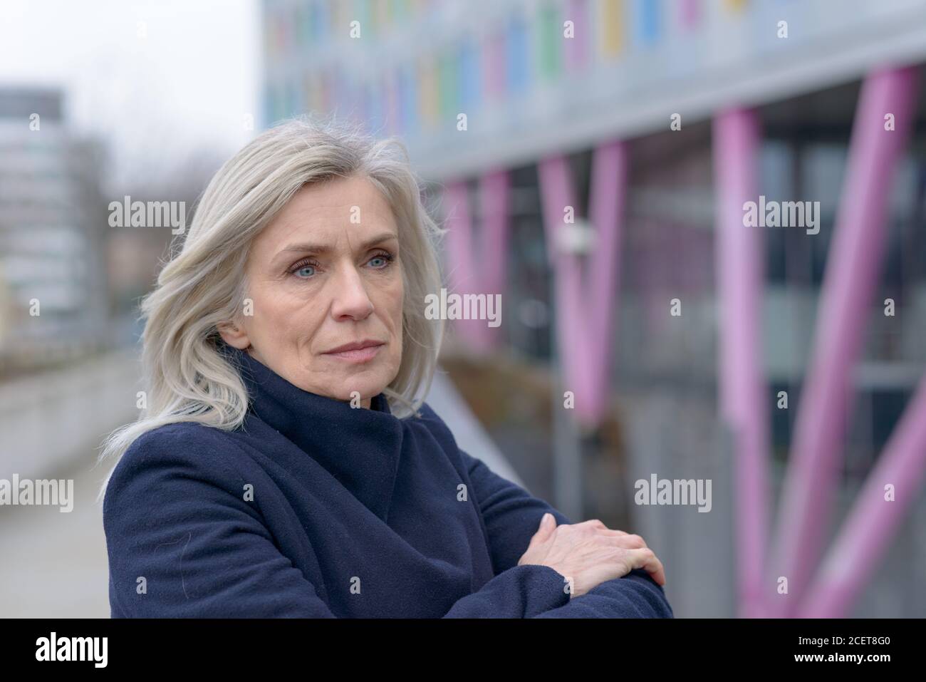 Leaning over shoulder hi-res stock photography and images - Alamy