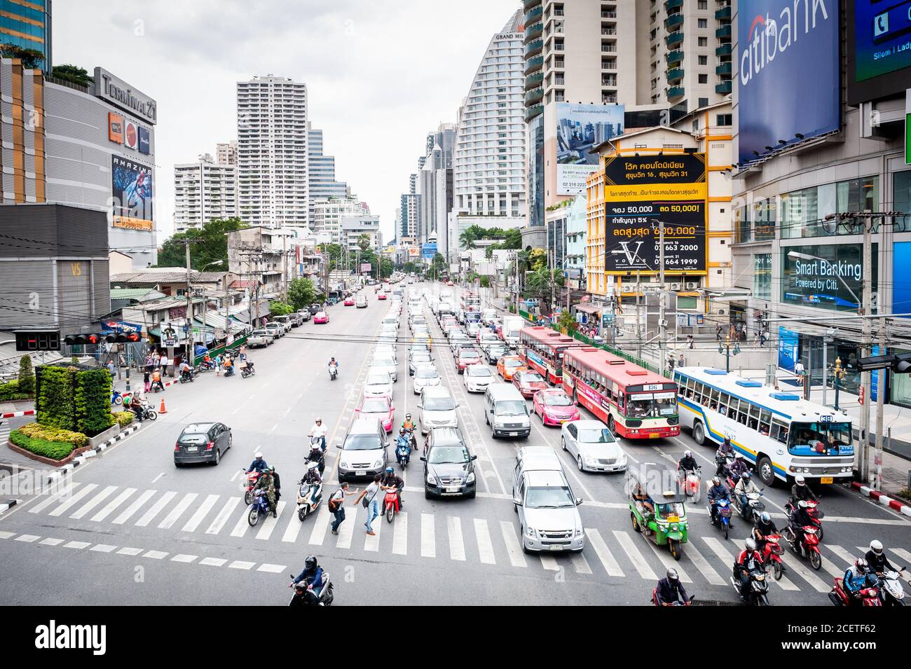Bangkok roads hi-res stock photography and images - Alamy