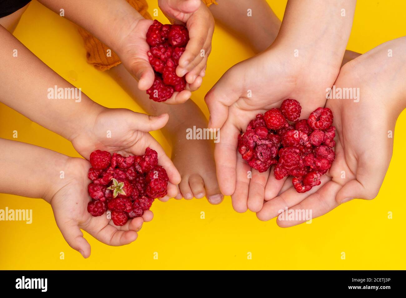 Kids eating raspberries hi-res stock photography and images - Alamy