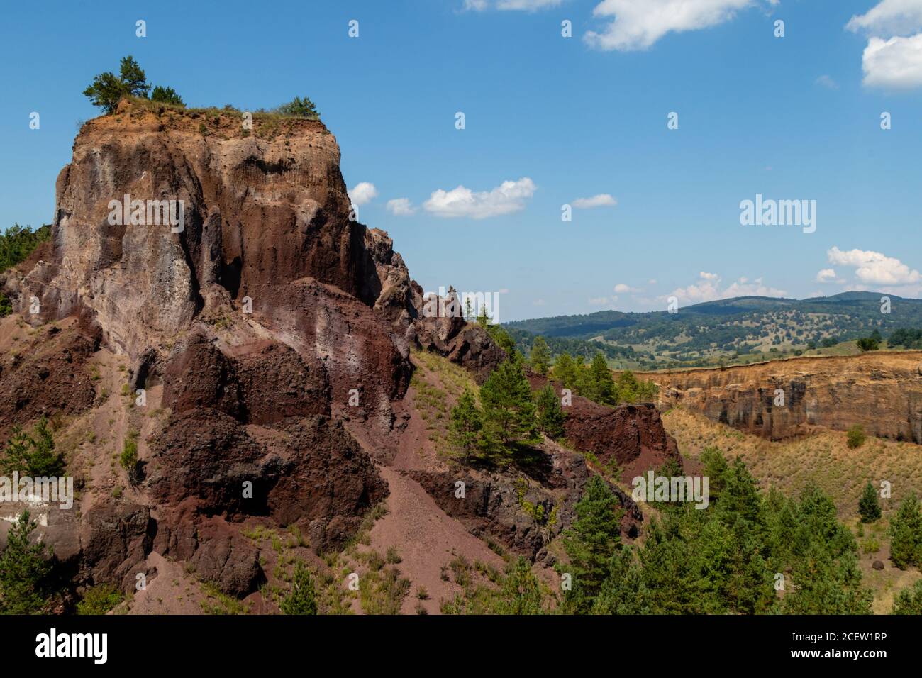 Sunny scenery mountain hi-res stock photography and images - Alamy