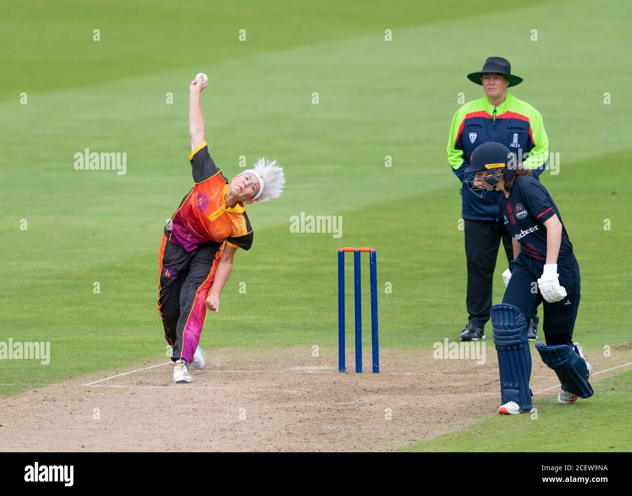 Issy Wong bowling for Central Sparks in a Rachael Heyhoe Flint Trophy ...