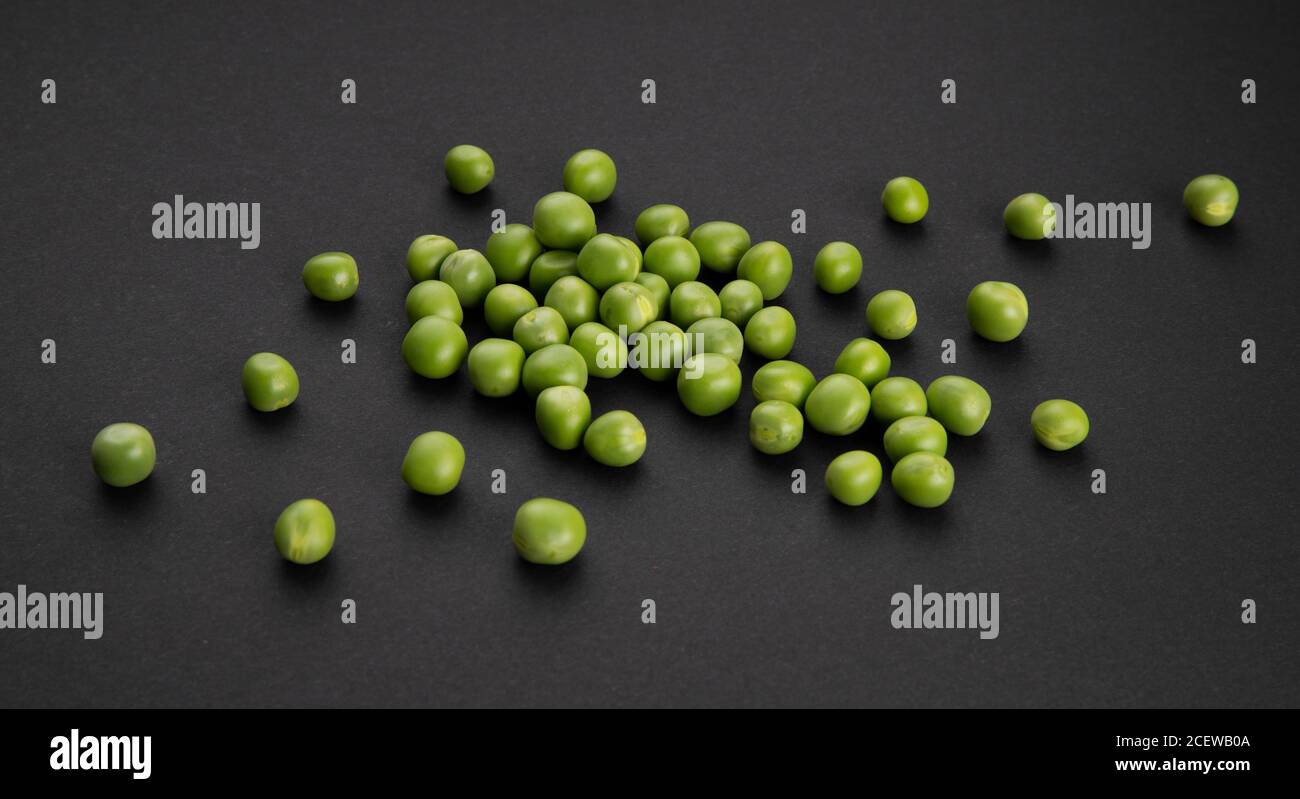 Pile of peas hi-res stock photography and images - Alamy
