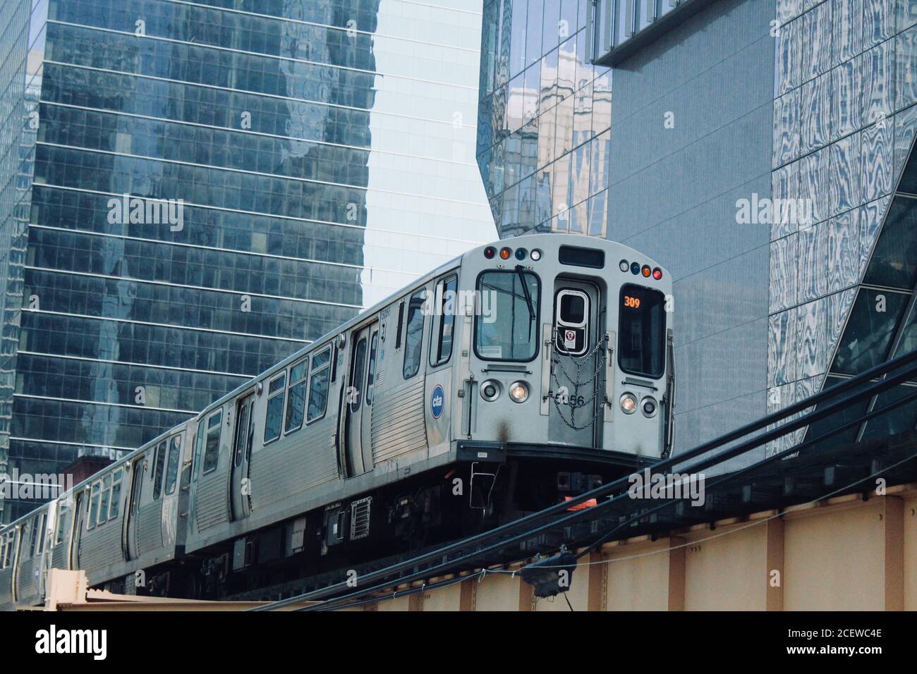 CTA train on the green line in Chicago Stock Photo - Alamy