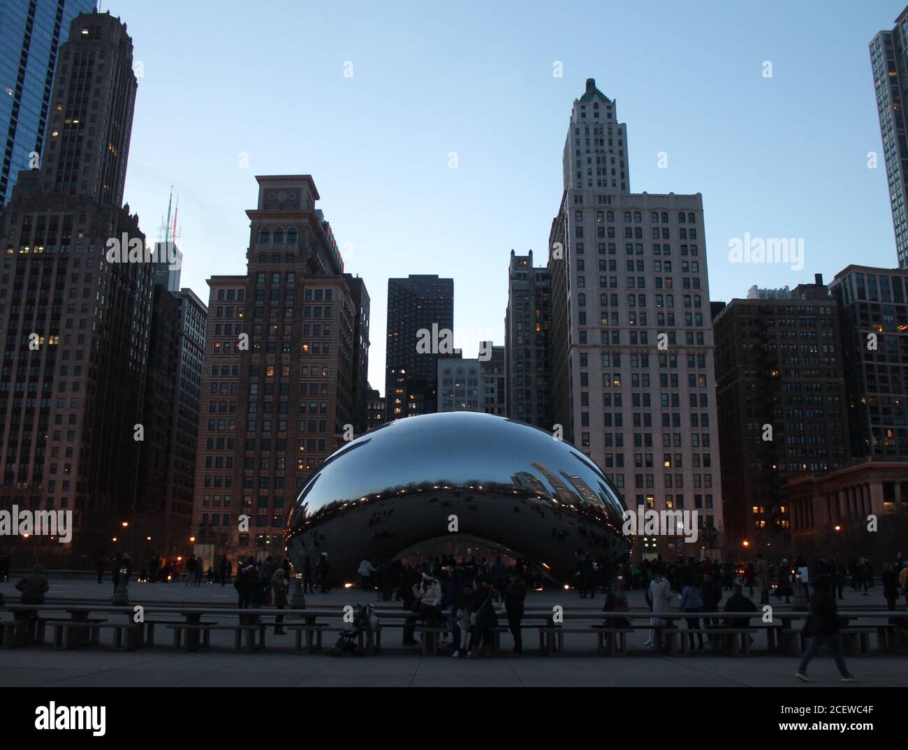 Chicago bean landmark hi-res stock photography and images - Alamy