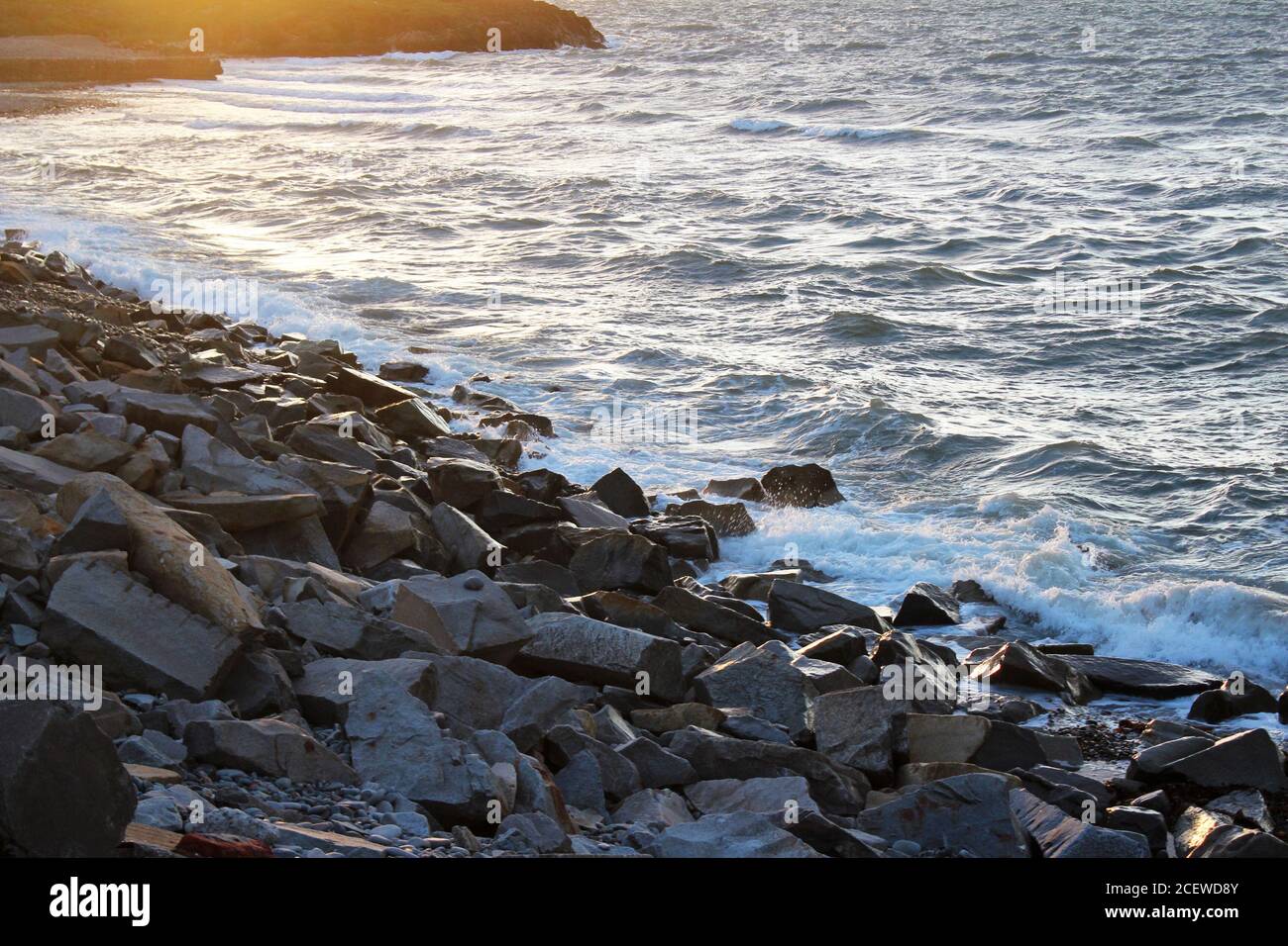 Ocean waves hitting rocks hi-res stock photography and images - Alamy