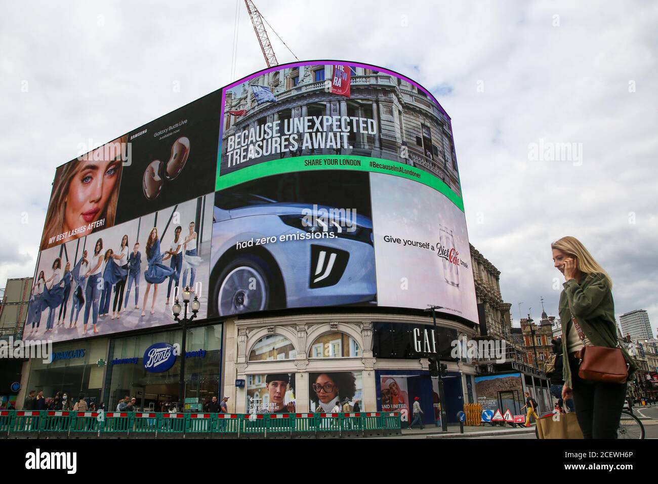 Digital billboards london hi-res stock photography and images - Alamy