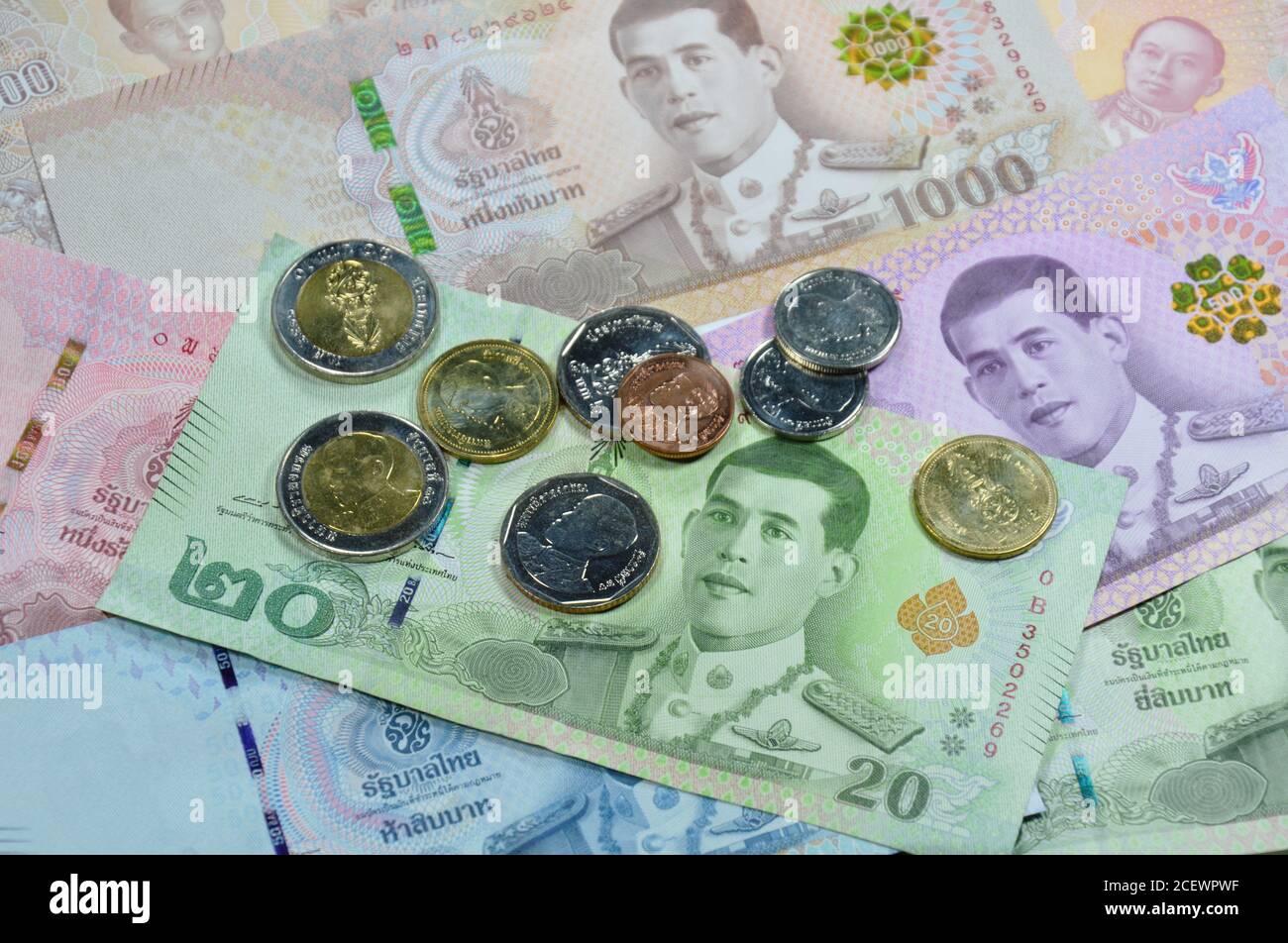 Thai banknote with coin background and texture Stock Photo - Alamy
