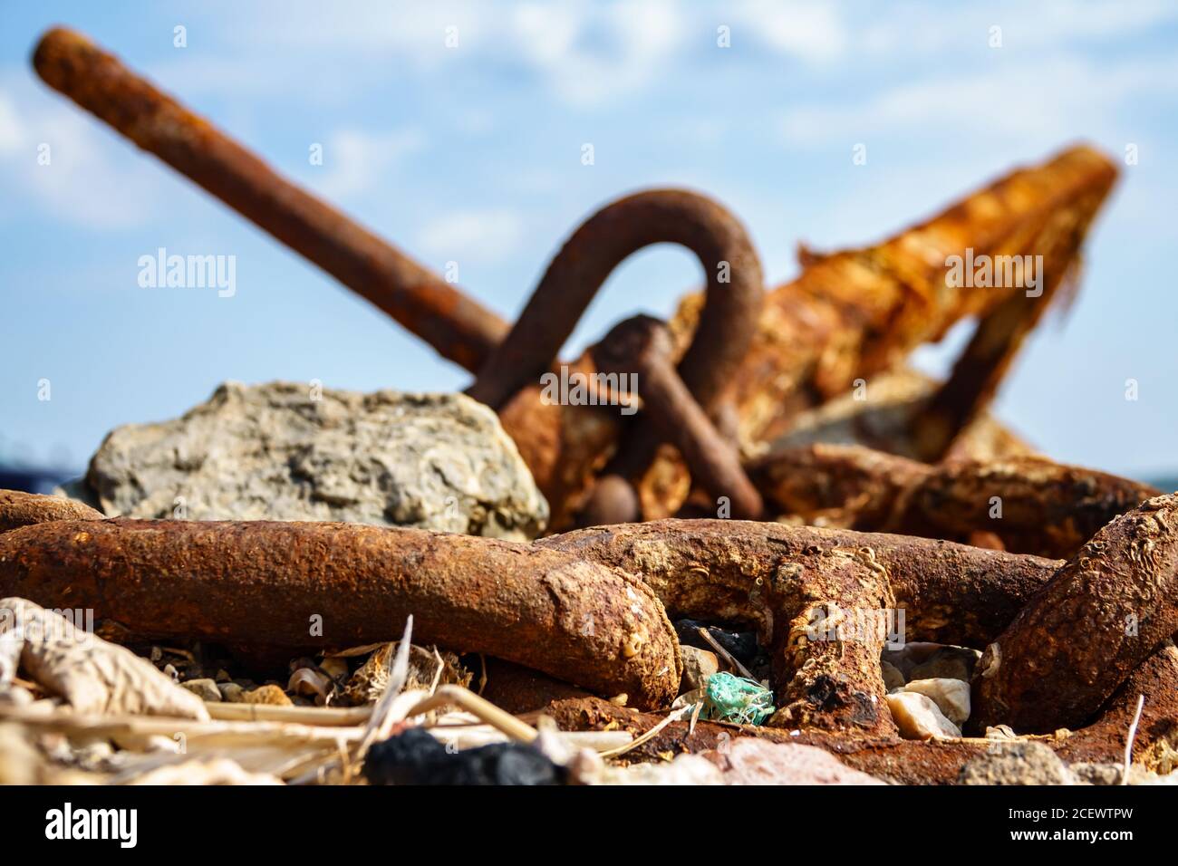 Old rusty metal anchor hi-res stock photography and images - Alamy