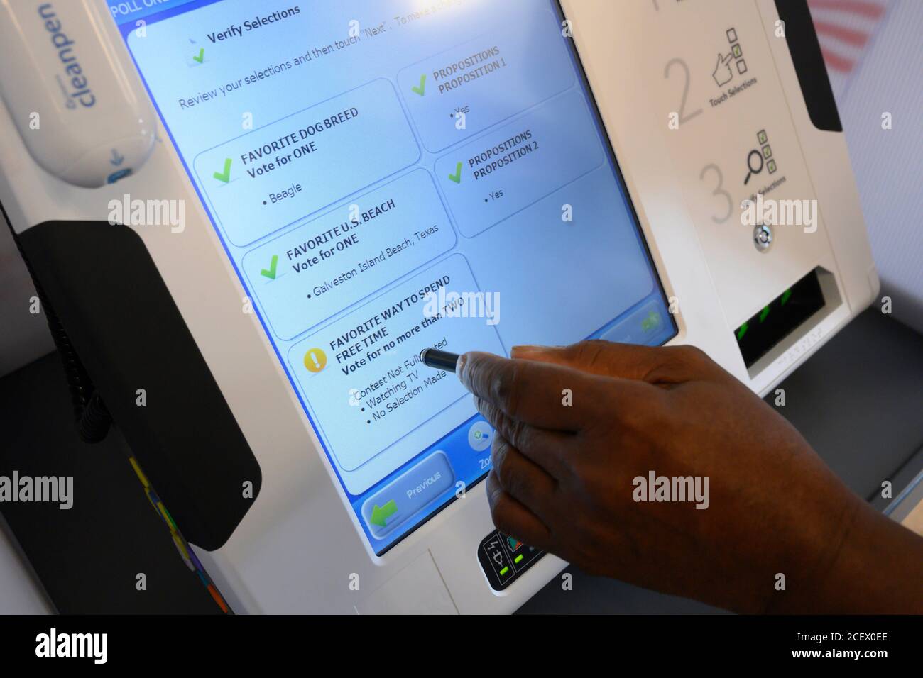 Texas voting booth hi-res stock photography and images - Alamy