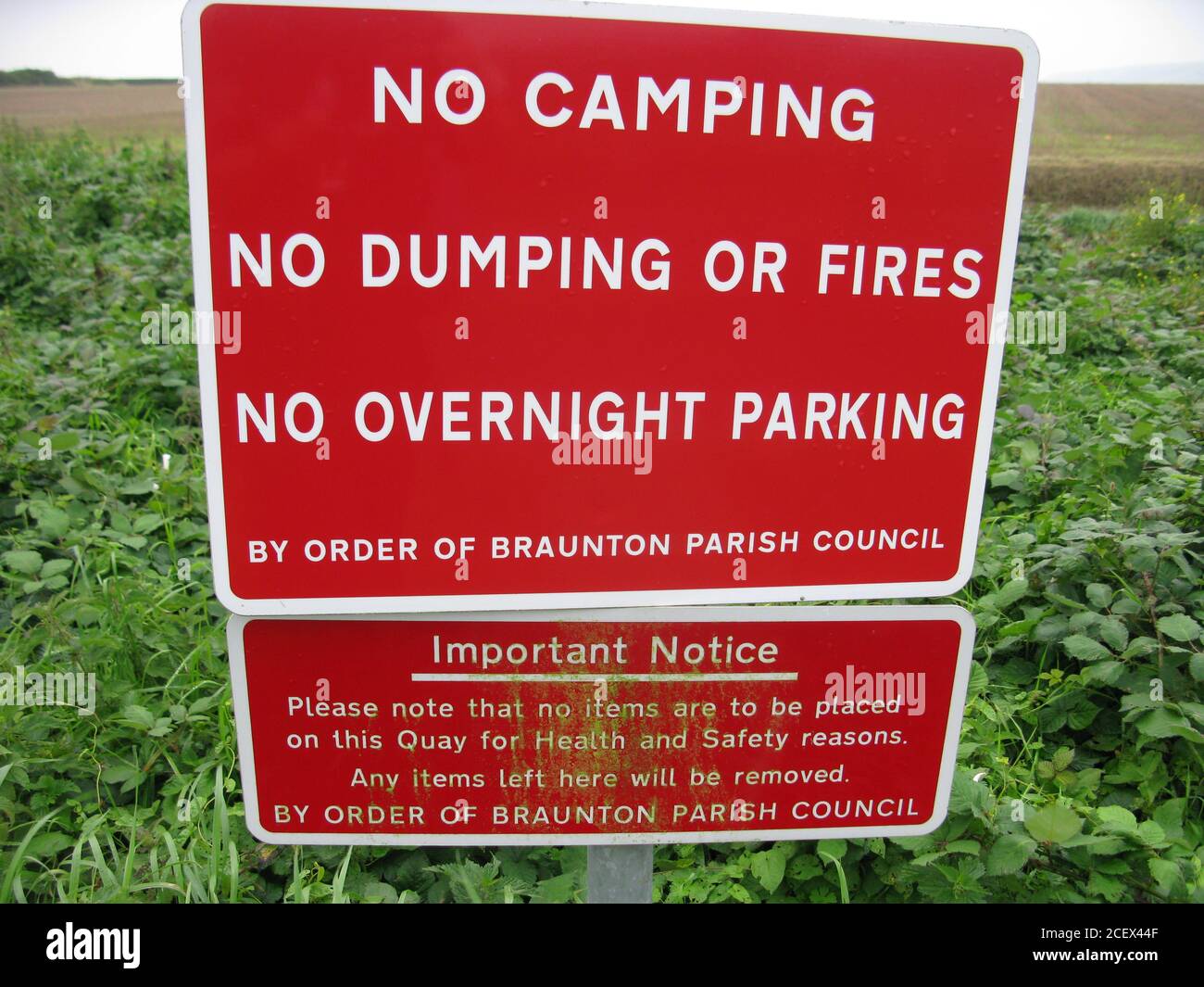 No camping sign Stock Photo - Alamy