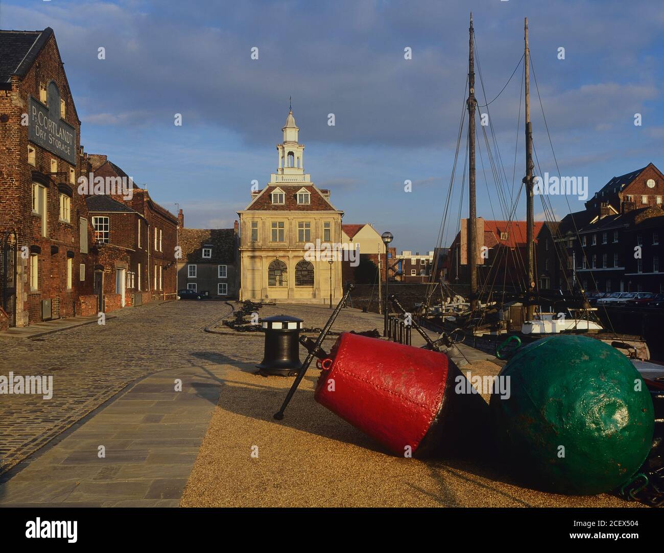 Purfleet Quay and old Custom House, King's Lynn. Norfolk, England, UK ...