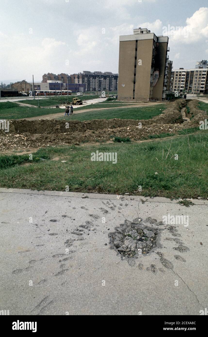 Mortar bomb hi-res stock photography and images - Alamy