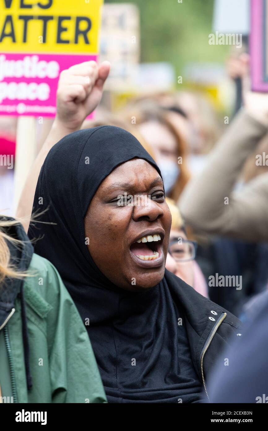 Chanting people hi-res stock photography and images - Alamy