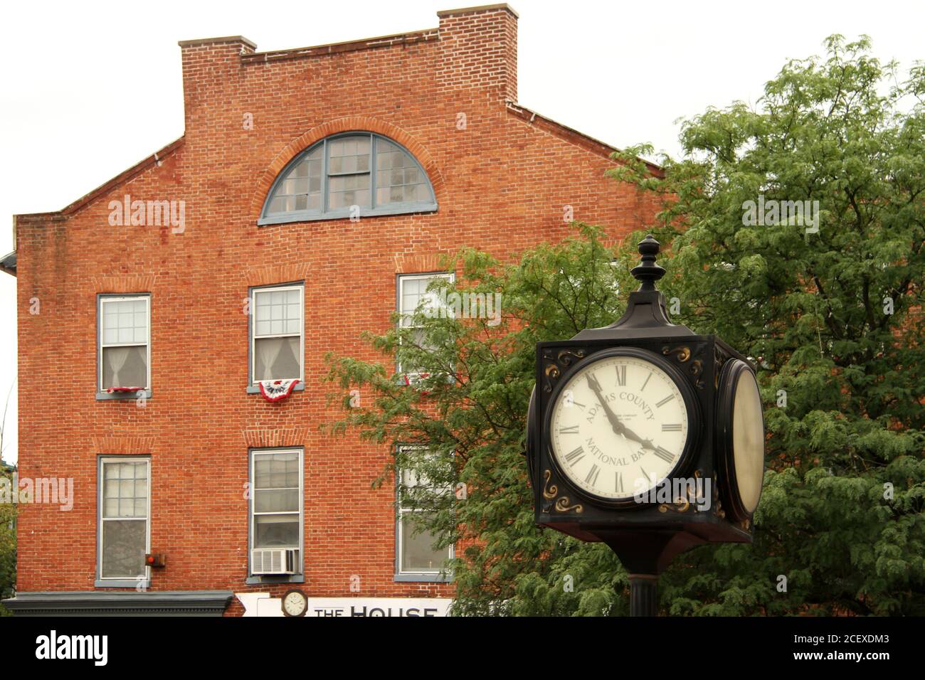 Post clock in Lincoln Square, in downtown Gettysburg, PA, USA Stock ...