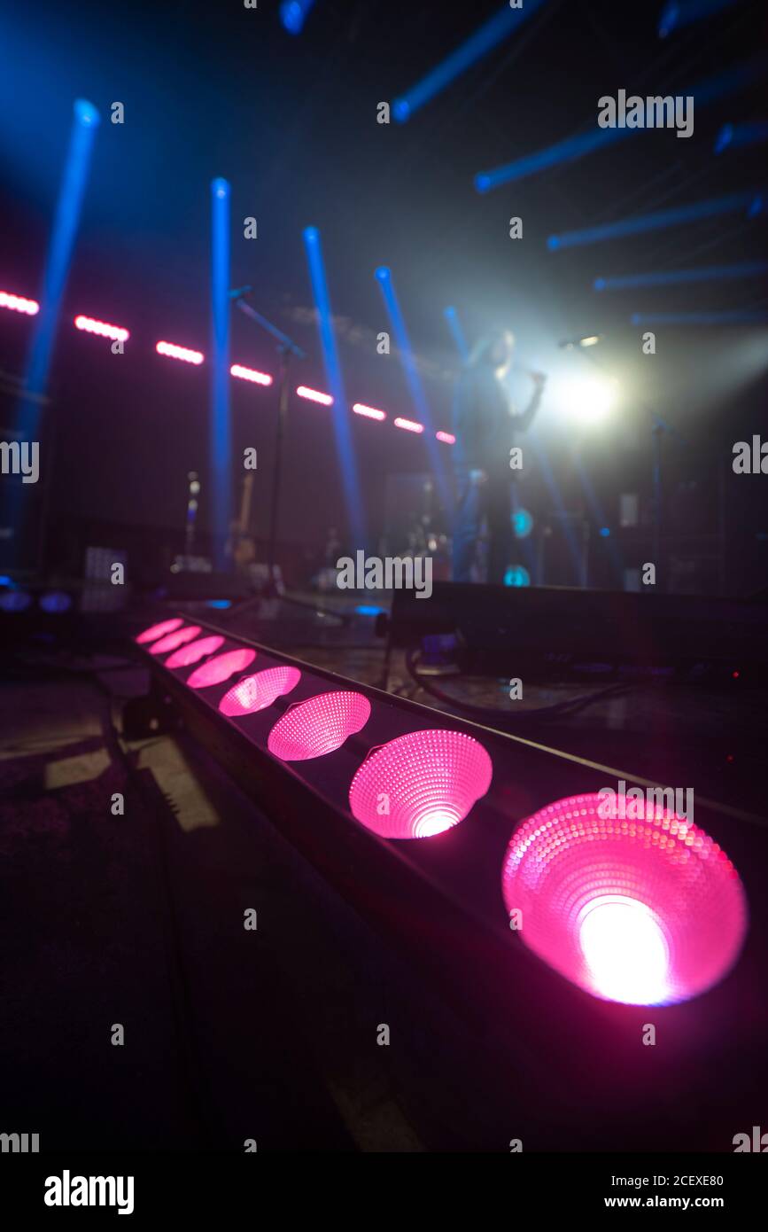 People concert waiting show hi-res stock photography and images - Alamy