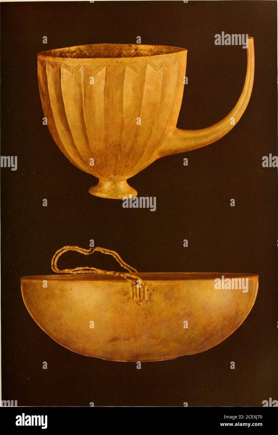 Gold bowl ur hi-res stock photography and images - Alamy