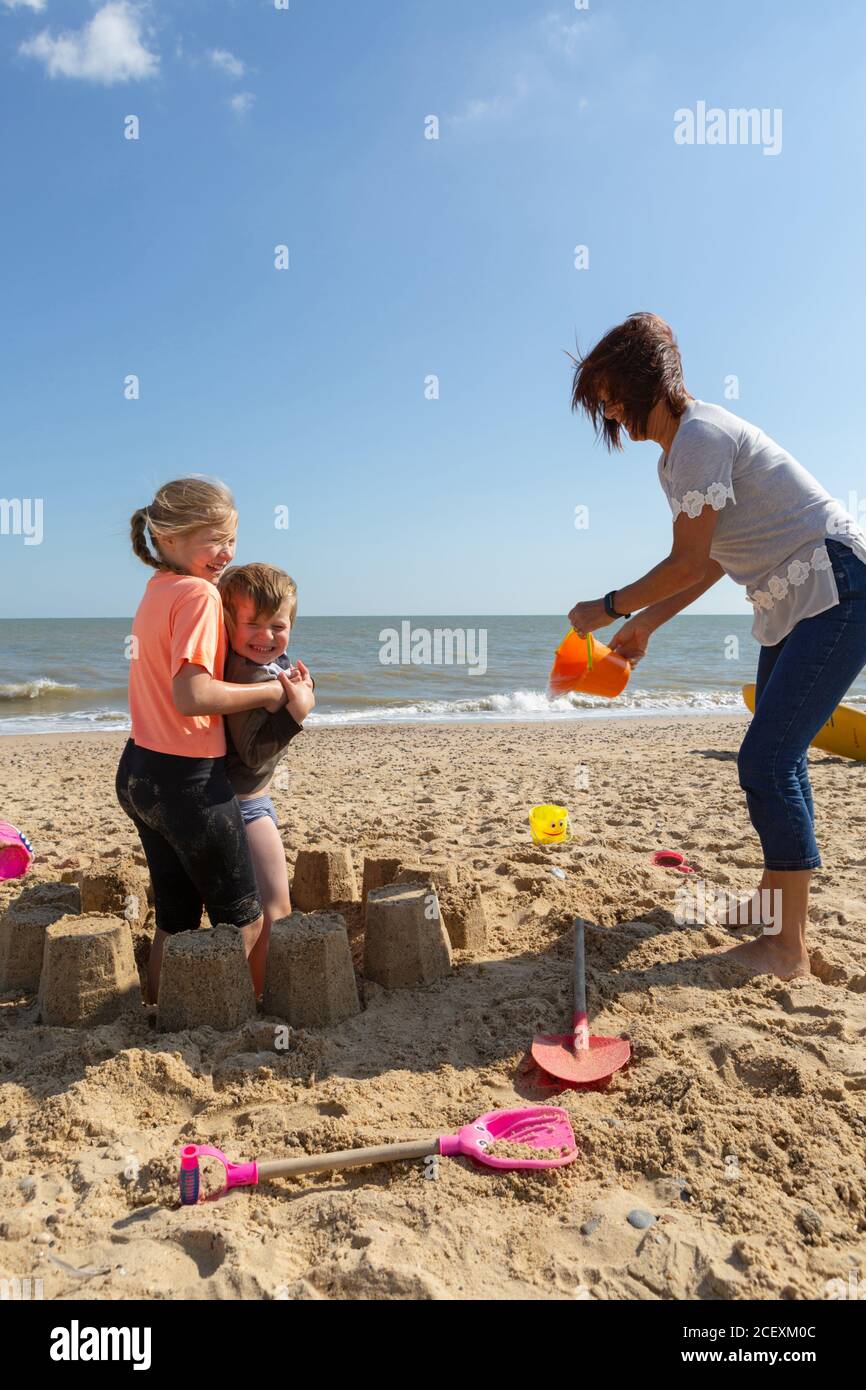 Sandcastles family hi-res stock photography and images - Alamy