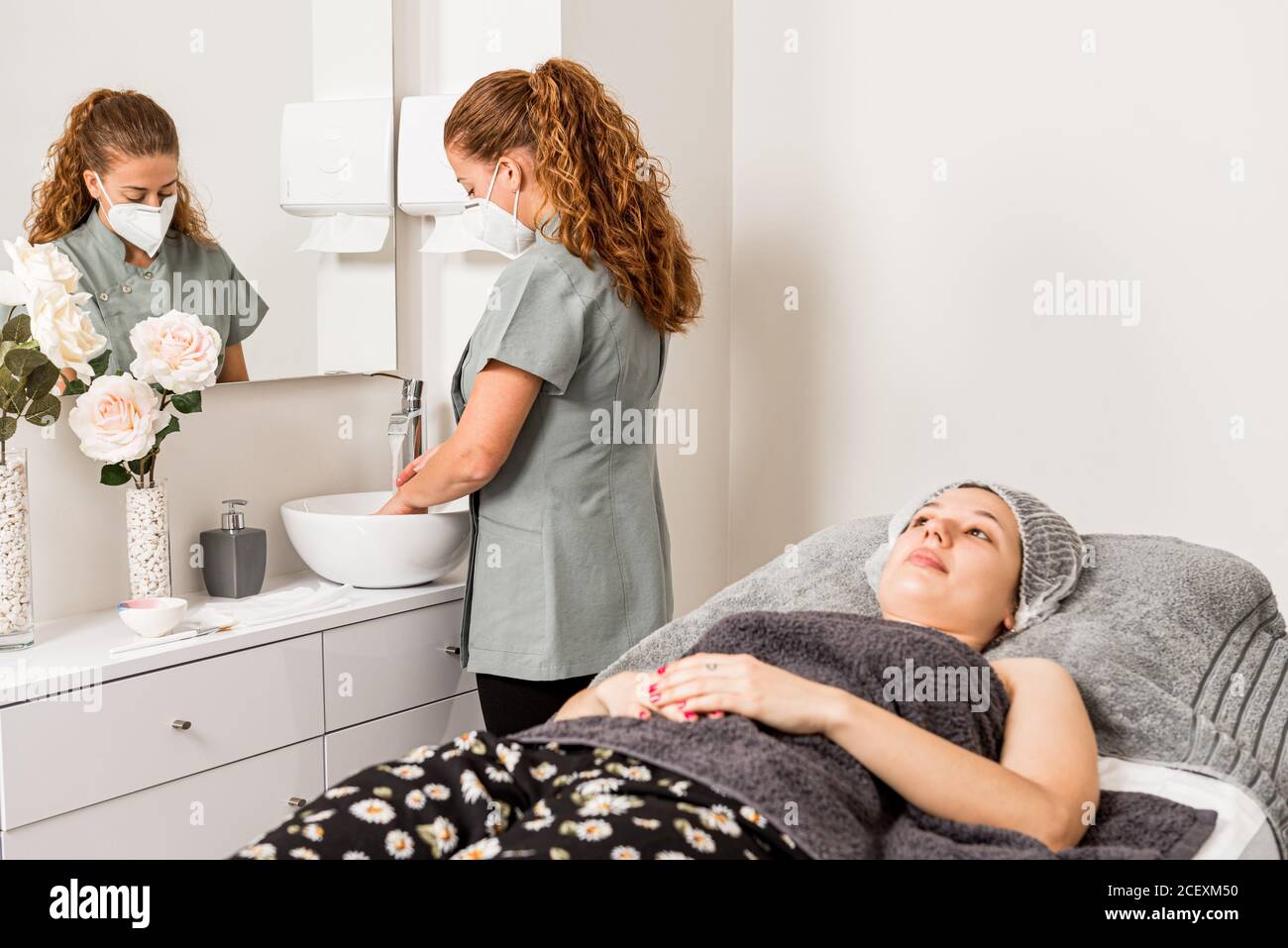 Procedure Of Washing Hands High Resolution Stock Photography and Images ...