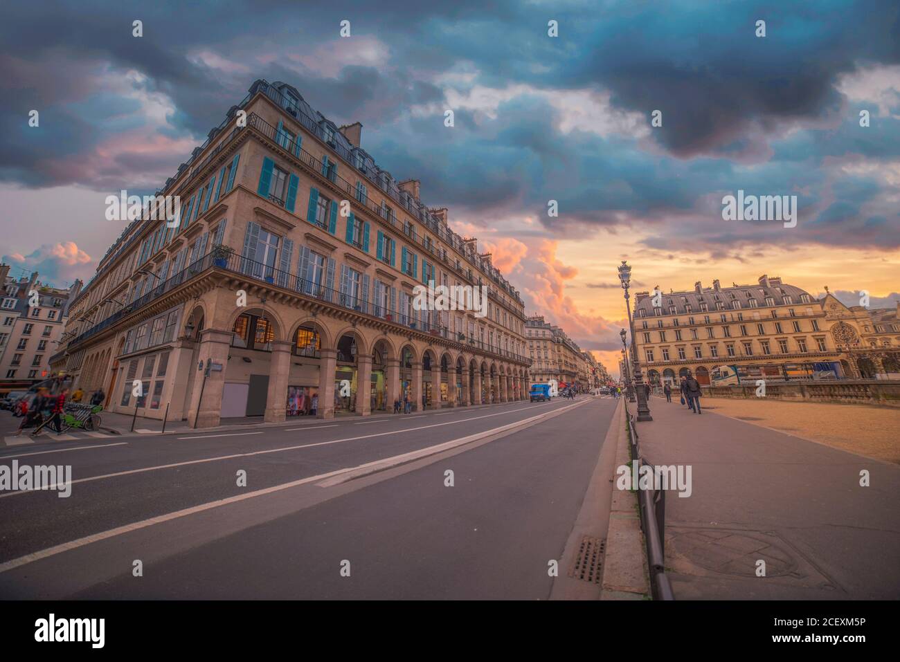 Medieval paris streets hi-res stock photography and images - Alamy