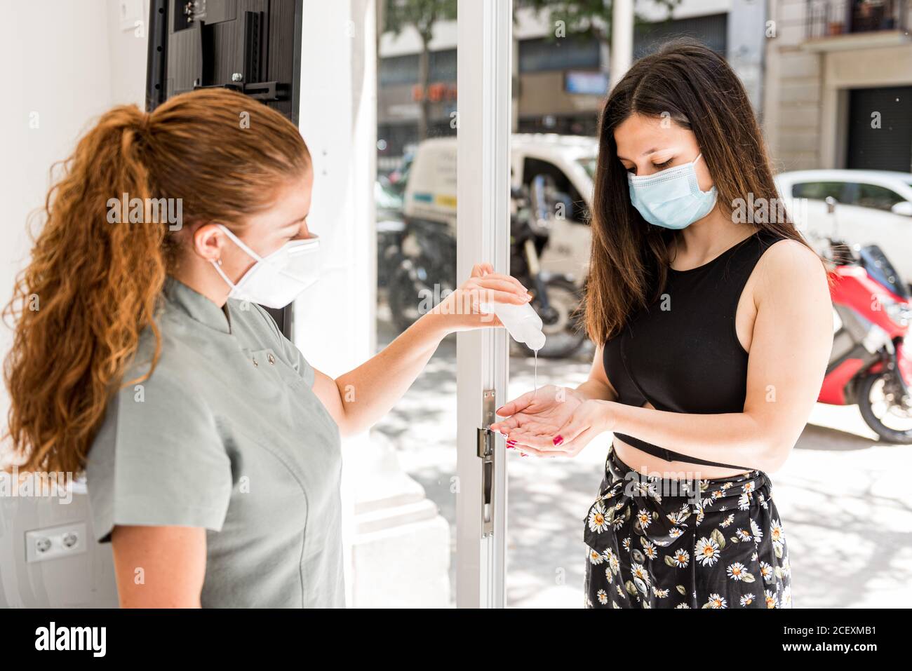 Beauty staff hi-res stock photography and images - Alamy