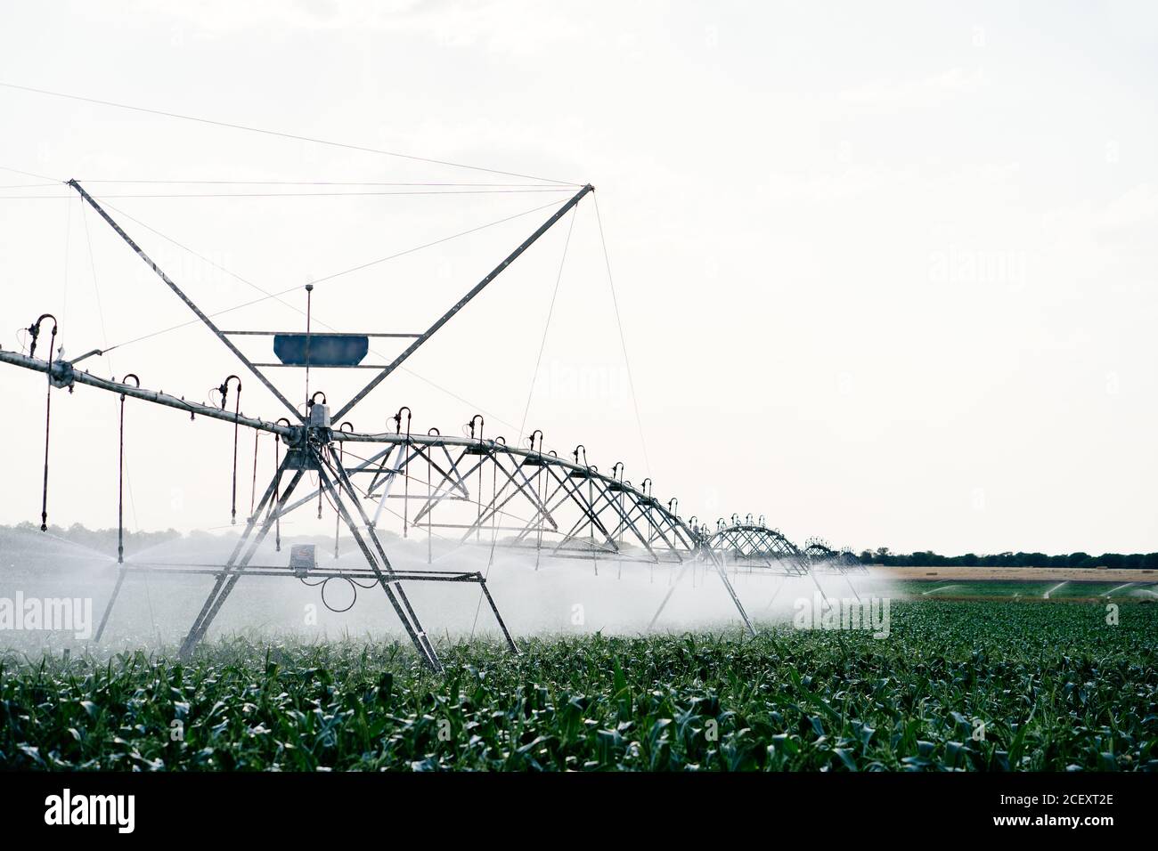 Center pivot sprinkler irrigation hi-res stock photography and images ...
