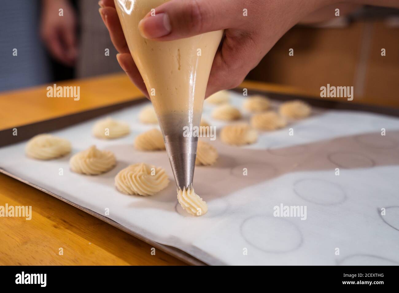 Squeeze batter from pastry bag hi-res stock photography and images - Alamy