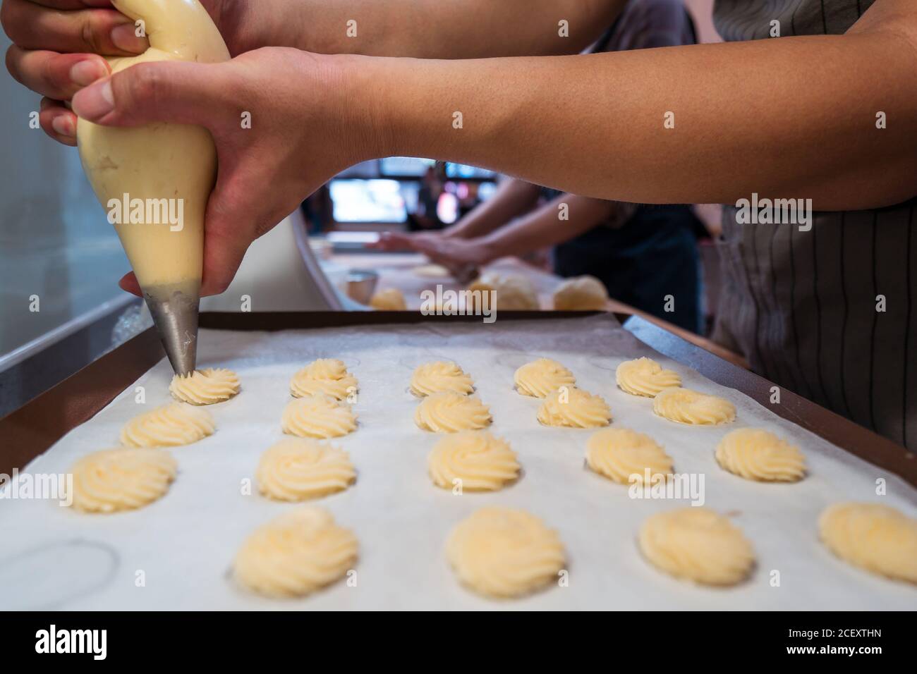 Squeeze batter from pastry bag hi-res stock photography and images - Alamy