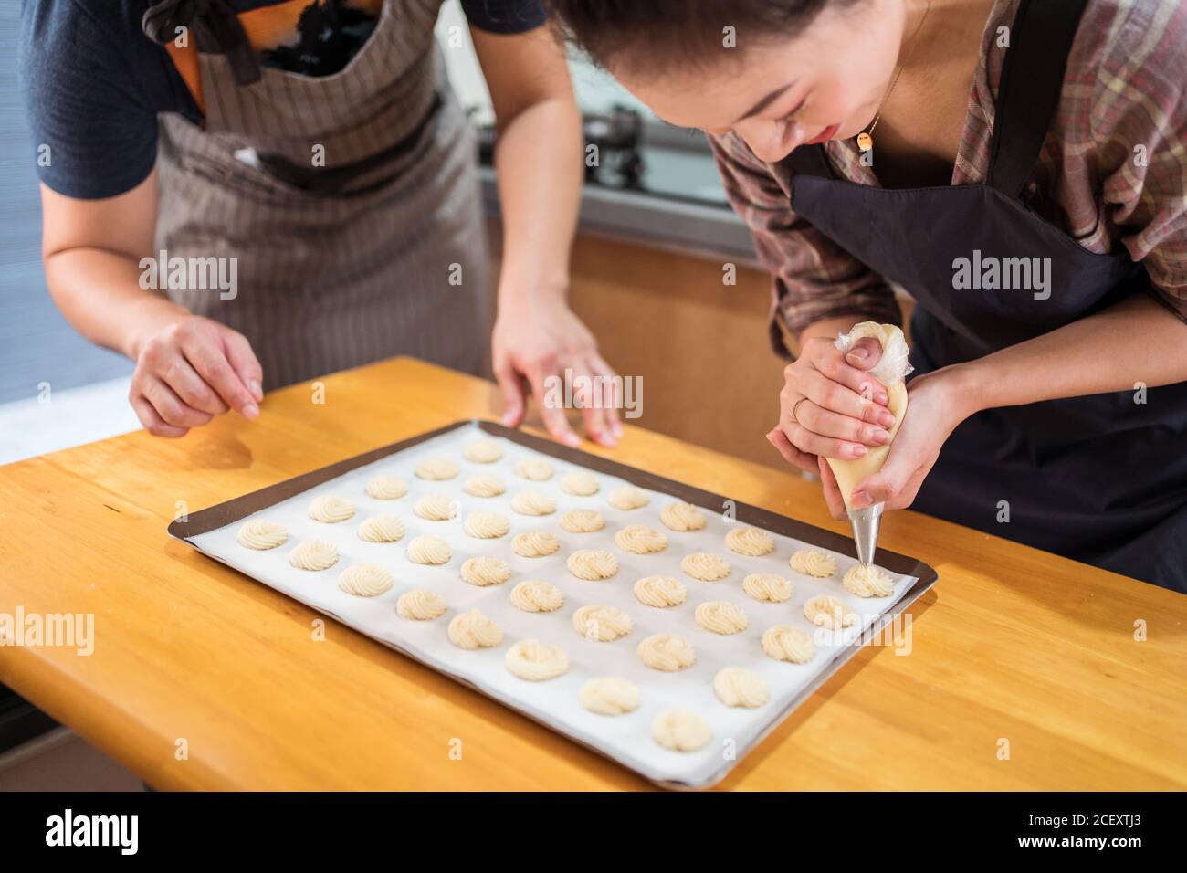Piping bag hi-res stock photography and images - Alamy