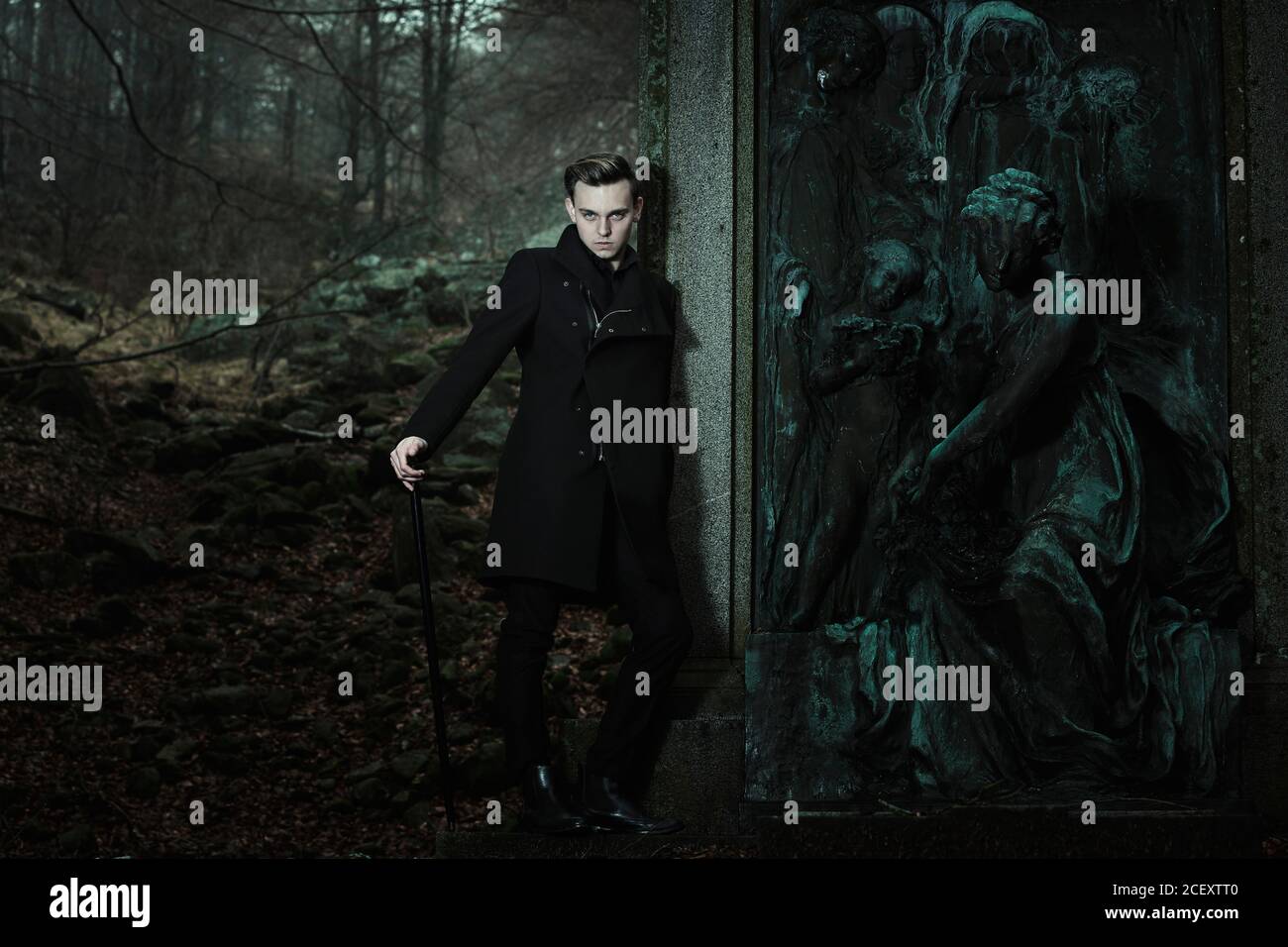 Vampire and grave hi-res stock photography and images - Alamy